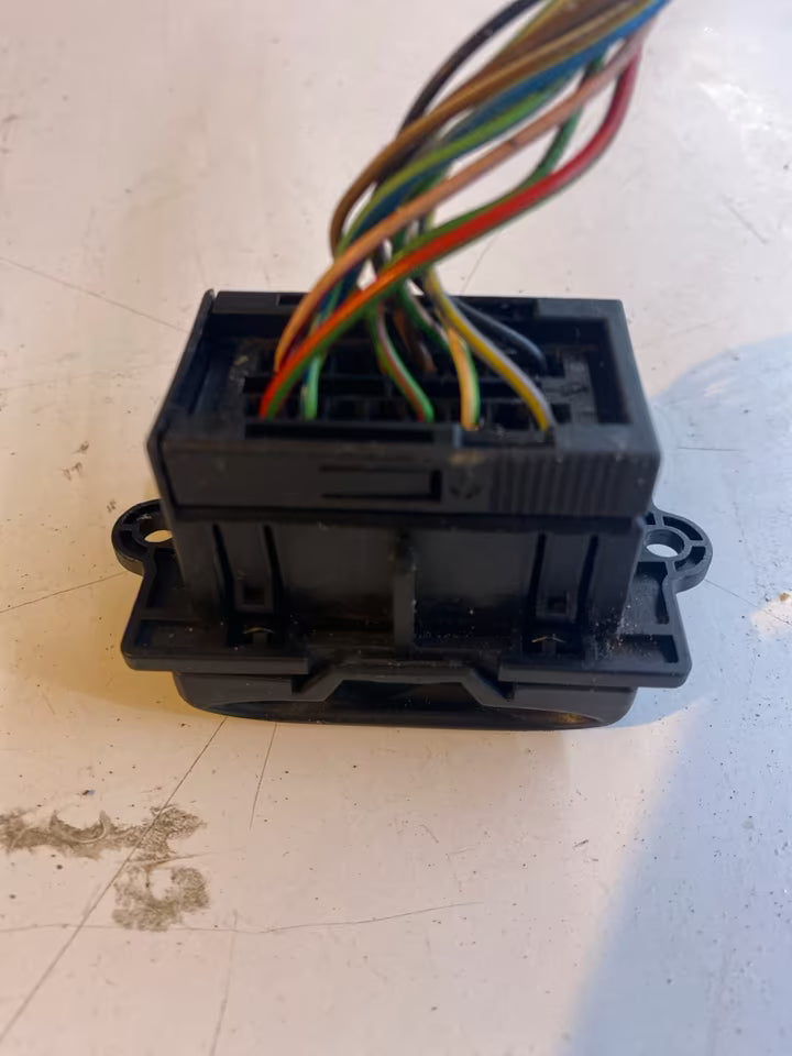 Mercedes W203 2025402373 Diagnose Port – Teilego